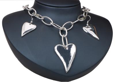 Cina Orecchini del cuore e bigiotteria d'argento artificiali degli insiemi della collana con Chian in vendita