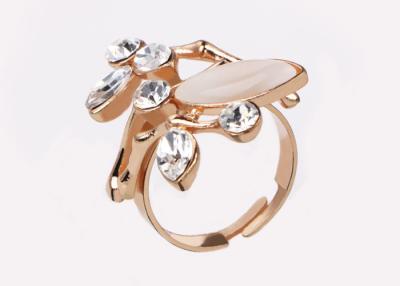 Cina Anelli delicati dei gioielli di modo del costume della resina, anello di fidanzamento della foglia dell'involucro con il rinforzatore in vendita