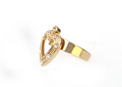 Cina Anelli della bigiotteria a forma di cuore con il diamante, anello del cerchio placcato oro di Rosa in vendita