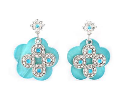 Cina Il perno/gioielli madreperlacei d'argento degli orecchini pendenti ha scolpito il fiore del blu del diamante in vendita