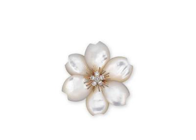 Cina Fibula madreperlacea dei gioielli scolpita rosa di modo con il diamante per le damigelle d'onore in vendita