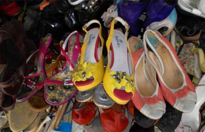 China De uitvoer naar Schoenen van de Vrouwen van Afrika de Zak Gebruikte, Tweede Handmannen de Schoenen van Vrouwenkinderen Te koop