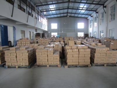 China O GV ajustável da mola de gás para a parte inferior da soldadura da tabela e da cadeira e o branco abotoam-se à venda