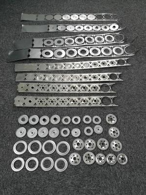 Chine 100 le progressif en métal de Ton Progressive Stamping Die 4140mm meurent outillage à vendre