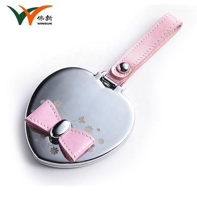 Cina abitudine a forma di dello specchio del compatto del metallo della tasca del cuore in vendita