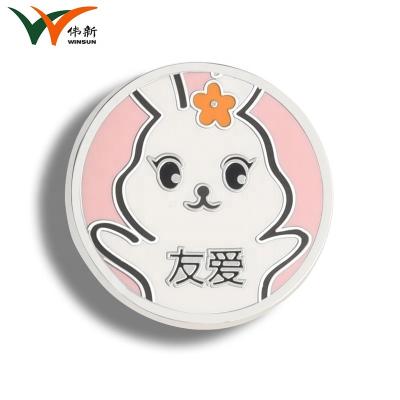 中国 注文OEMのポケット ウサギの円形のエナメルのメタル ピンは記章を付けます 販売のため