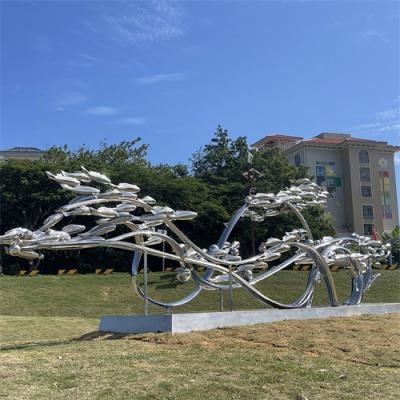 China Decoración moderna del jardín de Art Fish Sculptures Polished For del metal del espejo en venta