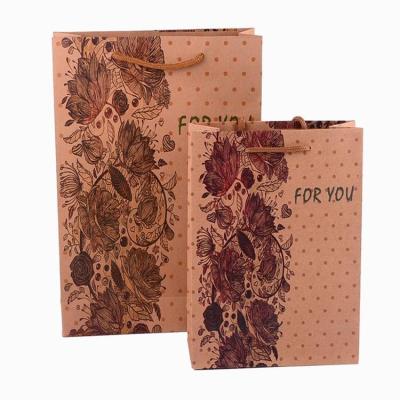 Cina Il nuovo modo speciale di dimensione del sacco di carta di Customed con il logo ha stampato il filo di ordito ed il sacchetto della spesa materiale di carta di trama della carta kraft in vendita