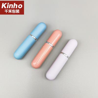 Cina Bottiglie di profumo vuote proiettili portatili in metallo alluminio rotante flacone spray in vetro da 5 ml in vendita