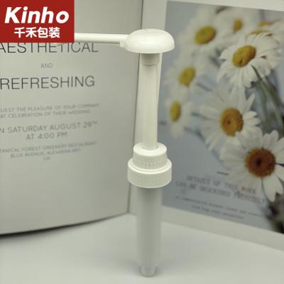 Cina Screw Down Lock Hand Press Sauce Honey Syrup Cream Dispenser Gallon Pump 38/410 38/400 in vendita