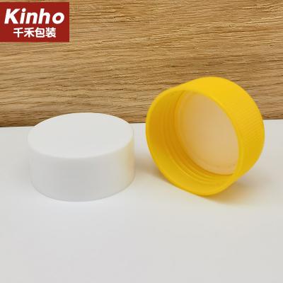 Cina 43/410 di liscio costolato del coperchio a vite di plastica con la guarnizione per i rifornimenti di pulizia riutilizzabili del pacchetto della bottiglia della schiuma di 43mm in vendita