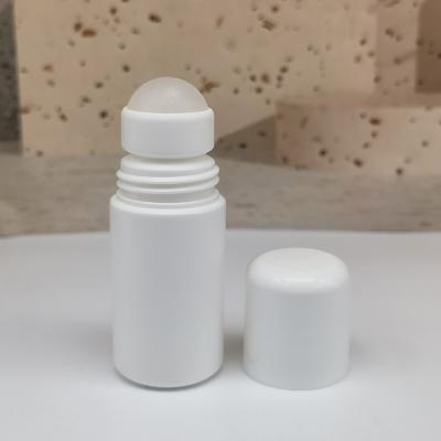 Cina Flat Top Lid 50ml PE Plastic Roll On Bottle For Deodorant Essential Oil in vendita
