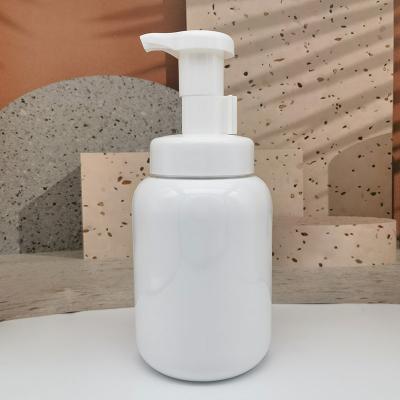 Cina 500ml Round Cylinder Plastic PET Foam Pump Bottle For 3cc 58mm in vendita