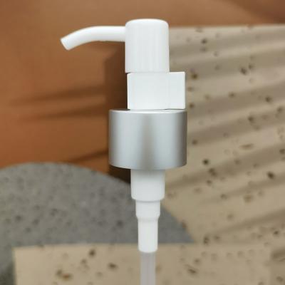 Cina 24/410 Plastic Cosmetic Lotion Oil Pump Silver Aluminum Closure Metal Shell With Clip in vendita