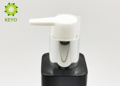 Cina Bottiglie cosmetiche vuote nere lucide, 10 bottiglie di plastica della pompa di OZ per sciampo in vendita