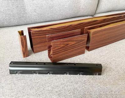 Chine épaisseur de plafond de cloison de 300x300x3000mm U taille adaptée aux besoins du client par 0.5mm à vendre