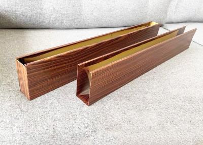 Chine épaisseur de plafond de cloison de 300x300x3000mm U taille adaptée aux besoins du client par 0.5mm à vendre