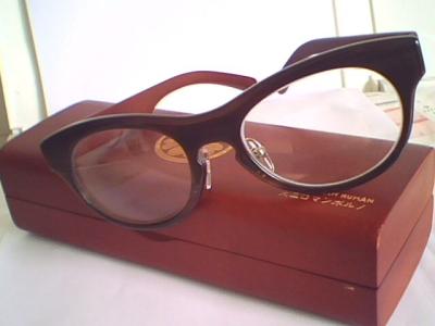 Chine 2012 lunettes faites main rouges de nouvelle mode avec le service d'OEM/ODM offrent à vendre