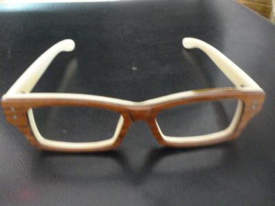 China Cuerno del búfalo del precio de fábrica/lentes hechas a mano del cuerno del ganado para las celebridades, vacaciones en venta