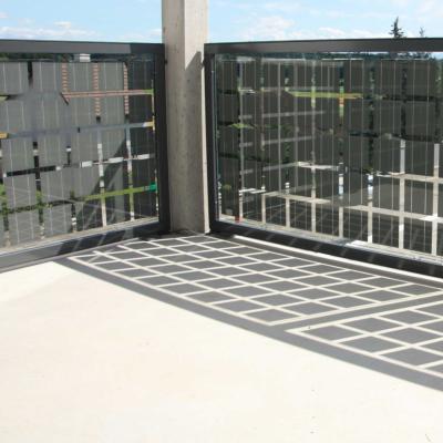 中国 Bifacial高い発電の太陽電池パネルはSunroomのためのガラス太陽電池パネルの費用をカスタマイズした 販売のため