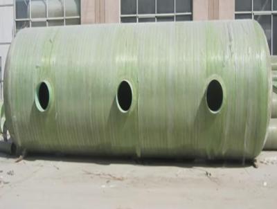 Chine Réservoir septique souterrain en FRP en fibre de verre Capacité variée Personnalisé Traitement de purification de FRP fini à vendre
