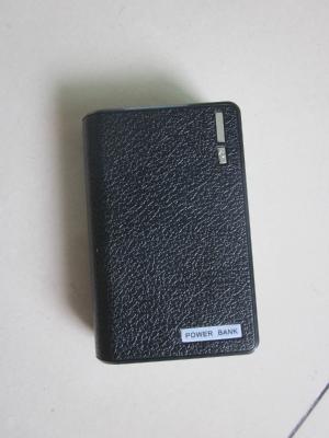 Cina La tassa veloce 6600mAh di alta efficienza si raddoppia la Banca di potere di USB con la torcia del LED in vendita