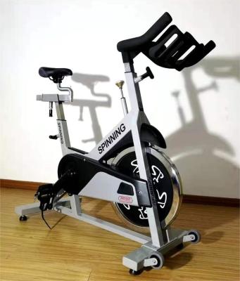 China Aërobe oefening Indoor Spinning Bike met magnetische weerstand en bodybuilding functie Te koop