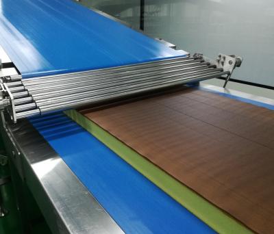 Chine équipement de cuisson de refroidissement de gâteau de couche de feuille du convoyeur 350kg/h de 15m à vendre