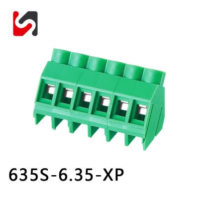 Cina Blocco terminale 30 Amp 300V 6.35mm Connettore terminale a vite di passo 45 gradi in vendita