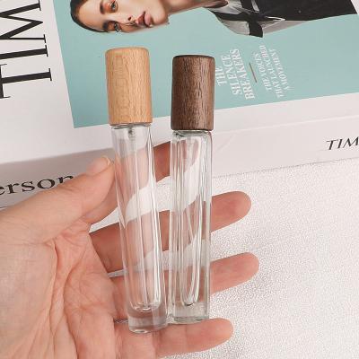 Cina Bottiglia di profumo da 10 ml Bottiglia di profumo Atomizzatore in vetro ricaricabile in vendita
