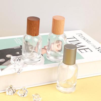 Cina Bottiglia di profumo vuota in vetro di lusso 30 ml Spray trasparente 500 pezzi in vendita
