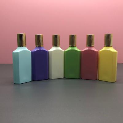 Cina 30 ml di profumo portatile a colori in bottiglia per cosmetici spray in vetro vuoto in vendita
