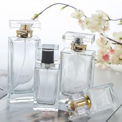 Cina Quadrato di alluminio Crystal Perfume Bottle 30ml 50ml 100ml del cappuccio d'argento in vendita