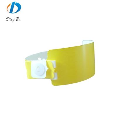 Chine Logo personnalisé Bracelets en plastique Colorier Jaune Rouge Blanc Bleu Bracelet composite à vendre