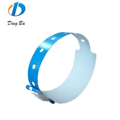 Chine Logo personnalisé Bracelets en plastique Colorier Jaune Rouge Blanc Bleu Bracelet composite à vendre
