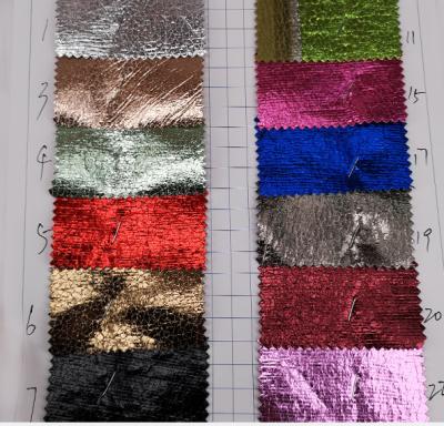 China PVC de grano de cocodrilo Tejido de cuero sintético Refractado Estiramiento a prueba de agua para cartera Calzado portátil Bolso de sofá Muebles de uso en venta