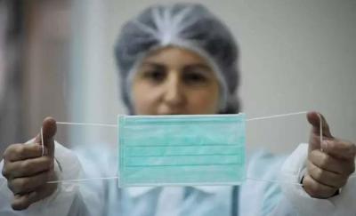 Cina Il CE ha certificato le maschere chirurgiche eliminabili, maschera di protezione non tessuta sterile di 3 pieghe in vendita