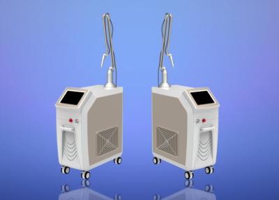 Cina Laser del ND Yag del commutatore di raffreddamento a aria Q per la pelle della pigmentazione che alleggerisce nanometro 1064nm/532 in vendita