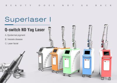 Cina 2500mj Q ha commutato la macchina di rimozione della pigmentazione del tatuaggio del laser 1064nm 532nm del ND Yag in vendita