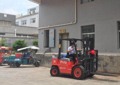 Cina alto carrello elevatore di sollevamento del magazzino da 3 tonnellate di 3~6m con il motore diesel di Isuzu in vendita