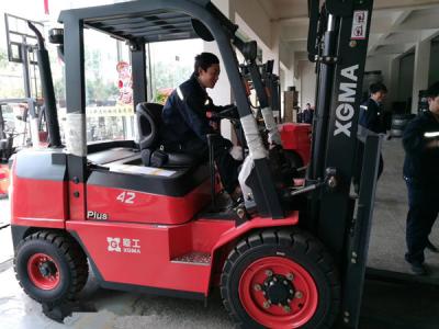 Cina Attrezzatura di maneggio del materiale da 4,2 tonnellate in magazzino, livello che solleva il carrello elevatore a forcale del motore diesel in vendita