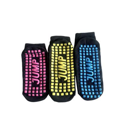 Cina Low MOQ Custom Anti-Slip Yoga Jump Trampoline Socks in vendita