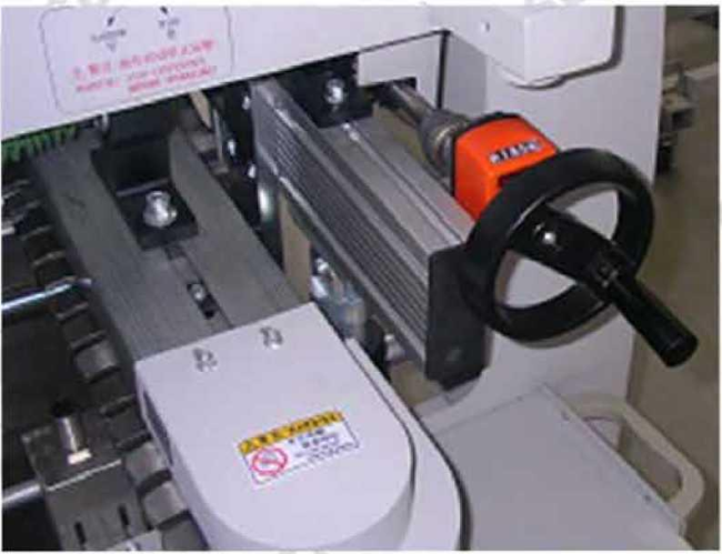 Digital display of guide rail width on wave soldering machine