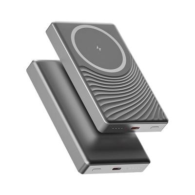 Cina Nuova batteria portatile ultra snella senza fili 5000 Mah caricabatterie per telefono banca di potenza metallica con display a led banca di potenza magnetica in vendita