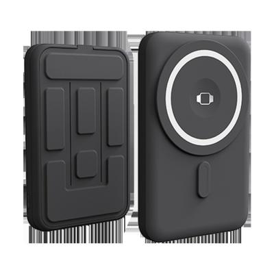 Cina Custom 10000mah Portable Power Bank Powerbank Tipo C Output Fast Charging Power Banks Wireless Magnetic Power Bank in vendita