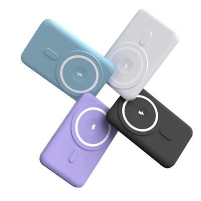 Cina Best sellers Fast Portable Wireless Magnetic Power Bank 10000mah Slim Fast PD 22.5W Magnetic Wireless Power Bank 5000mah in vendita