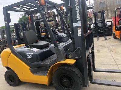 Κίνα Χρησιμοποιημένο ανελκυστήρα Komatsu 4000 kg 2 τόνους 3 τόνους 5 τόνους Ιαπωνία ISUZU Απόδοση κινητήρα προς πώληση