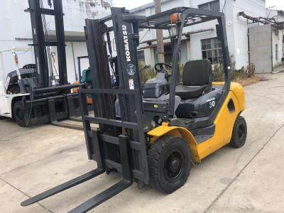 Κίνα Χρησιμοποιημένο ανελκυστήρα Komatsu 4000 kg 2 τόνους 3 τόνους 5 τόνους Ιαπωνία ISUZU Απόδοση κινητήρα προς πώληση