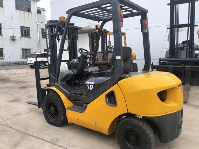 Κίνα Χρησιμοποιημένο ανελκυστήρα Komatsu 4000 kg 2 τόνους 3 τόνους 5 τόνους Ιαπωνία ISUZU Απόδοση κινητήρα προς πώληση