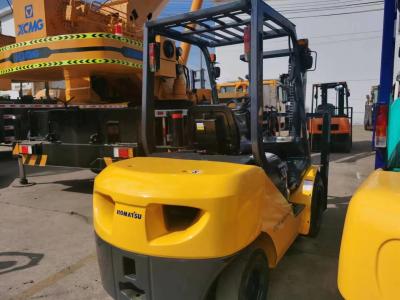Chine Camion élévateur diesel à 3 tonnes utilisé pour les opérations d'entrepôt à vendre